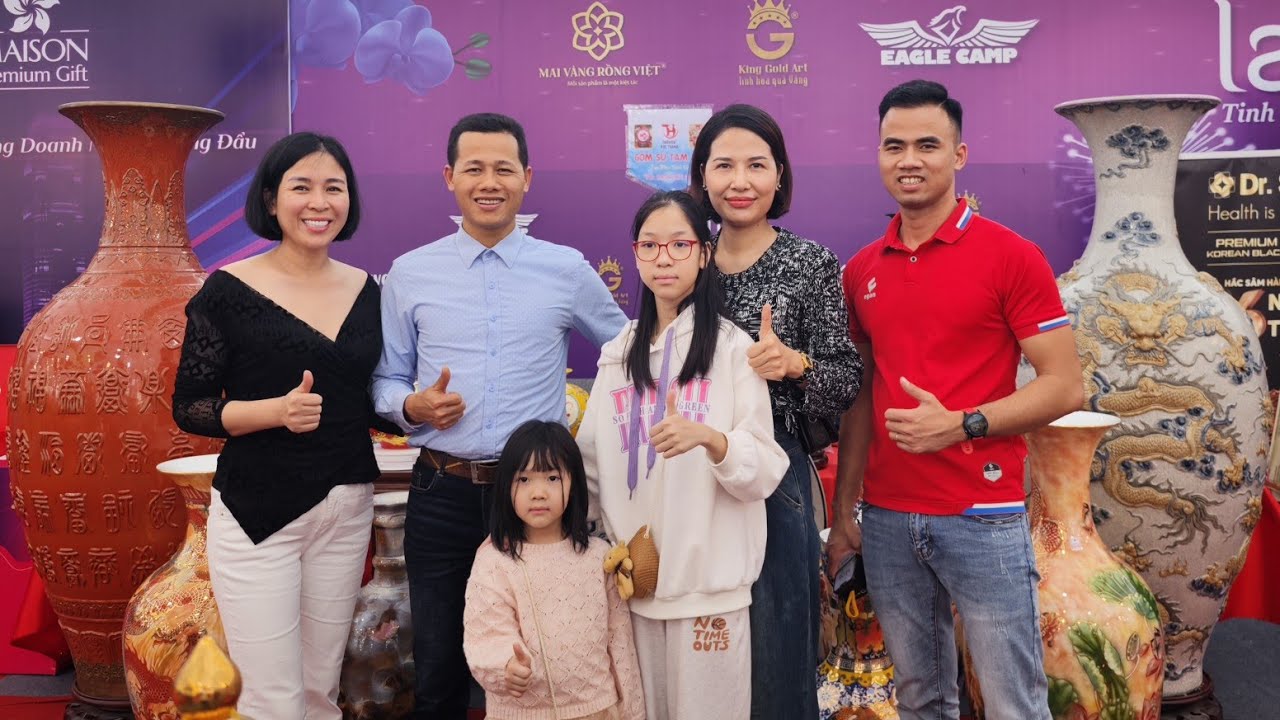 Gốm Sứ Bát Tràng - Tam Hợp Thầy Phạm Thành Long thăm gian hàng Lania và ...