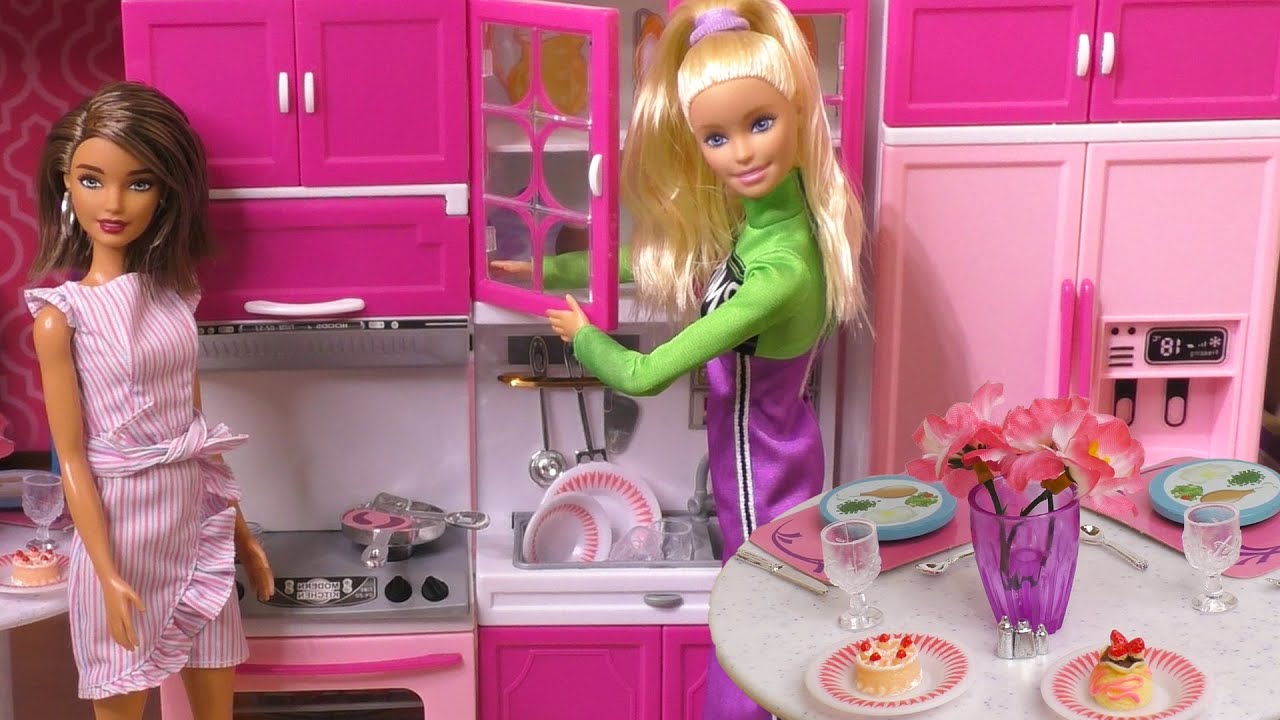 Barbie Cooks Dinner With Her Mom - Cooking Chores With Barbie (and her ...