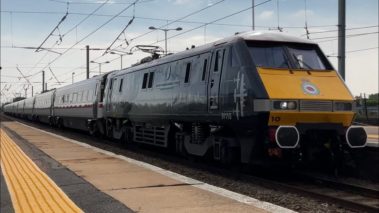 Trains at St Neots ECML trainspotting Friday afternoon - YouTube