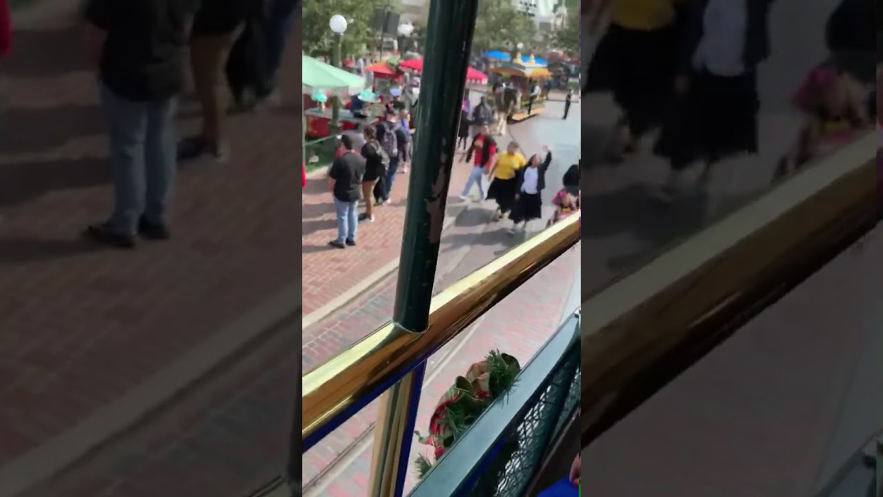 Disneyland main street fake parade - YouTube