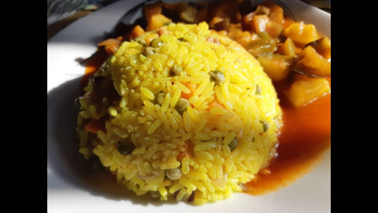 uburyo watekamo umuceri urimo inkoko//how to cook fried chicken rice ...