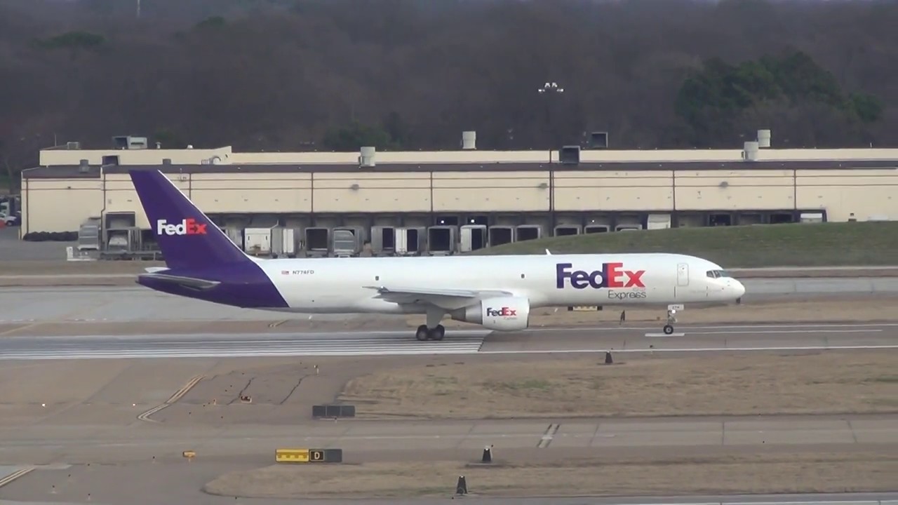 FedEx 757-200F N774FD takeoff at Memphis Int'l | Memphis Planespotting ...