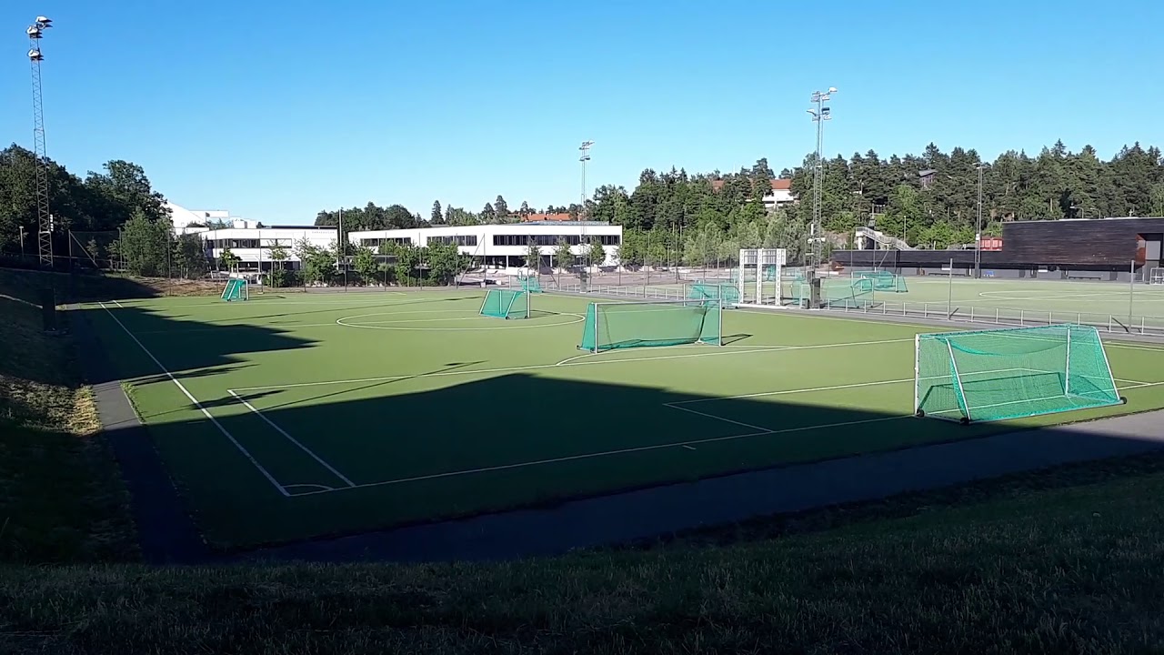 Hundsund Idrettsanlegg på Fornebu. Hjemmebanen til Snarøya SK - YouTube