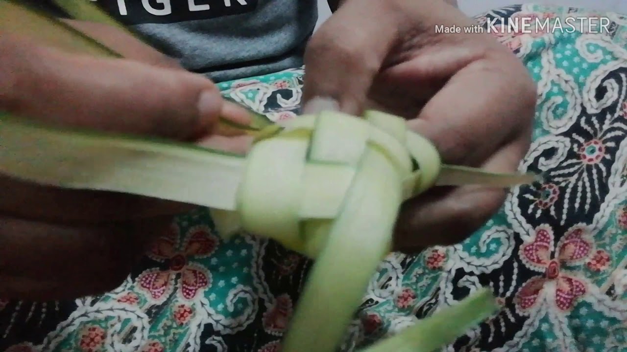 Cara anyam ketupat contoh ,guna daun palas - YouTube