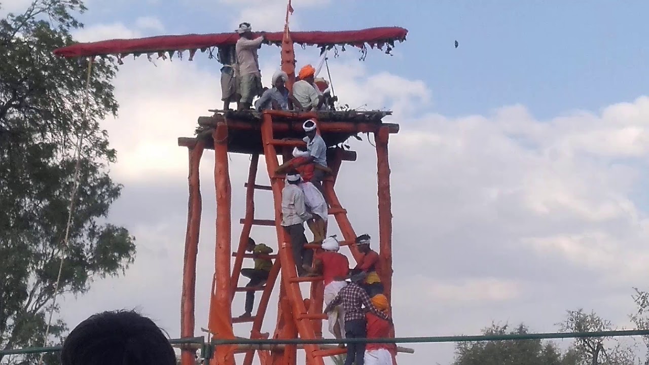 Dhakal gadi ka baba girl - YouTube