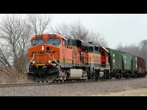 BNSF 5886 West, West of Oregon, Illinois on 4-6-2011 - YouTube