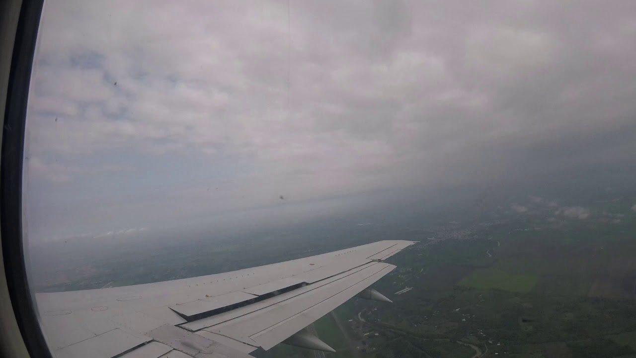 Volando de Quito a Taura en el Boeing 737-200 de la FAE - YouTube