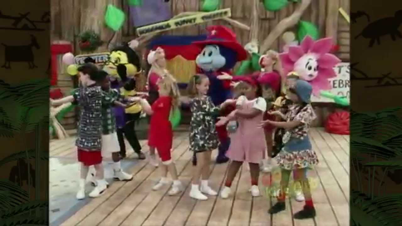 The Huggabug Club - We Wish You A Merry Christmas - YouTube