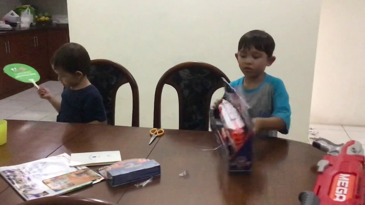 Maxi unboxing Nerf Roughcut 2x4 - YouTube