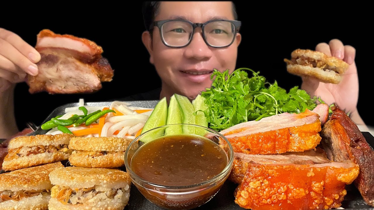 ASMR MUKBANG/Fried sticky rice served with crispy roasted pork - YouTube