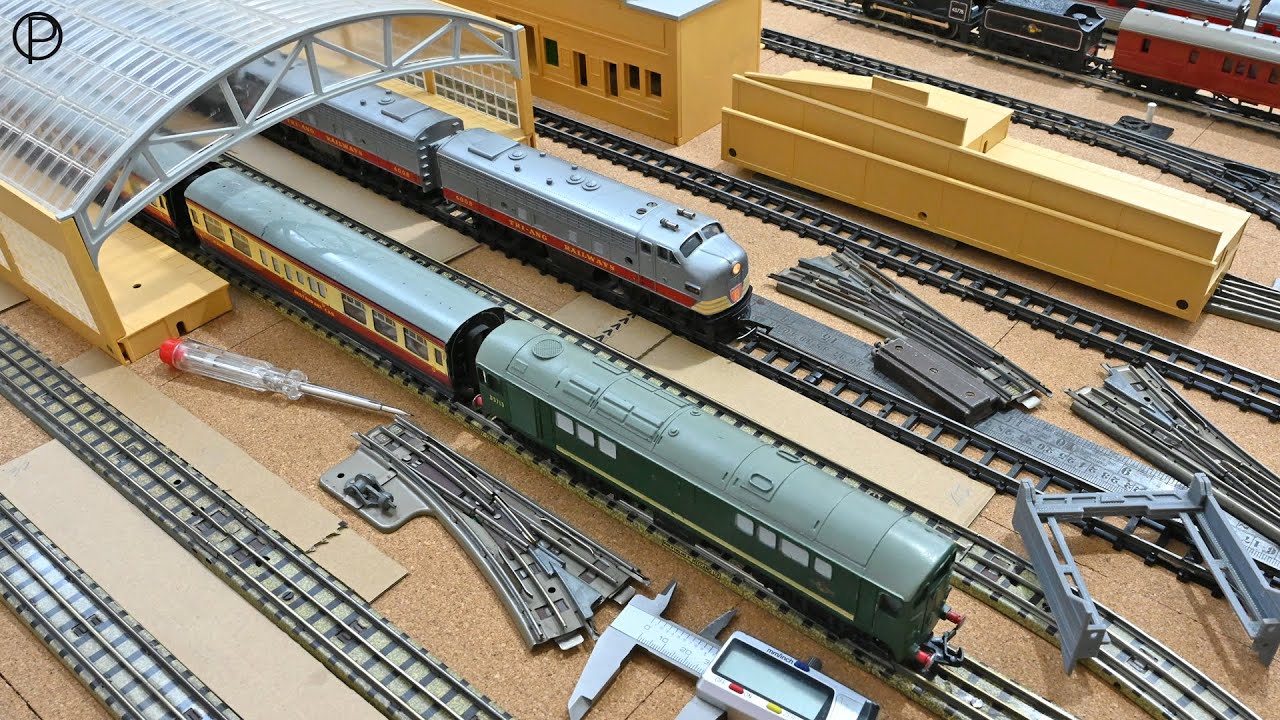 Tri-ang Railways R.55 Single Ended Diesel with silver TC Coaches - YouTube