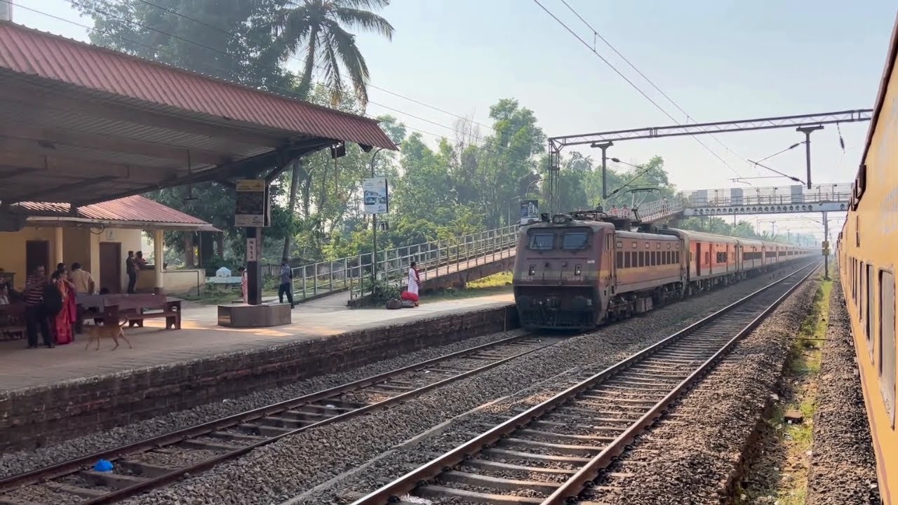 10116 Madgaon - Bandra Terminus Express crossing 11003 Tutari Express ...