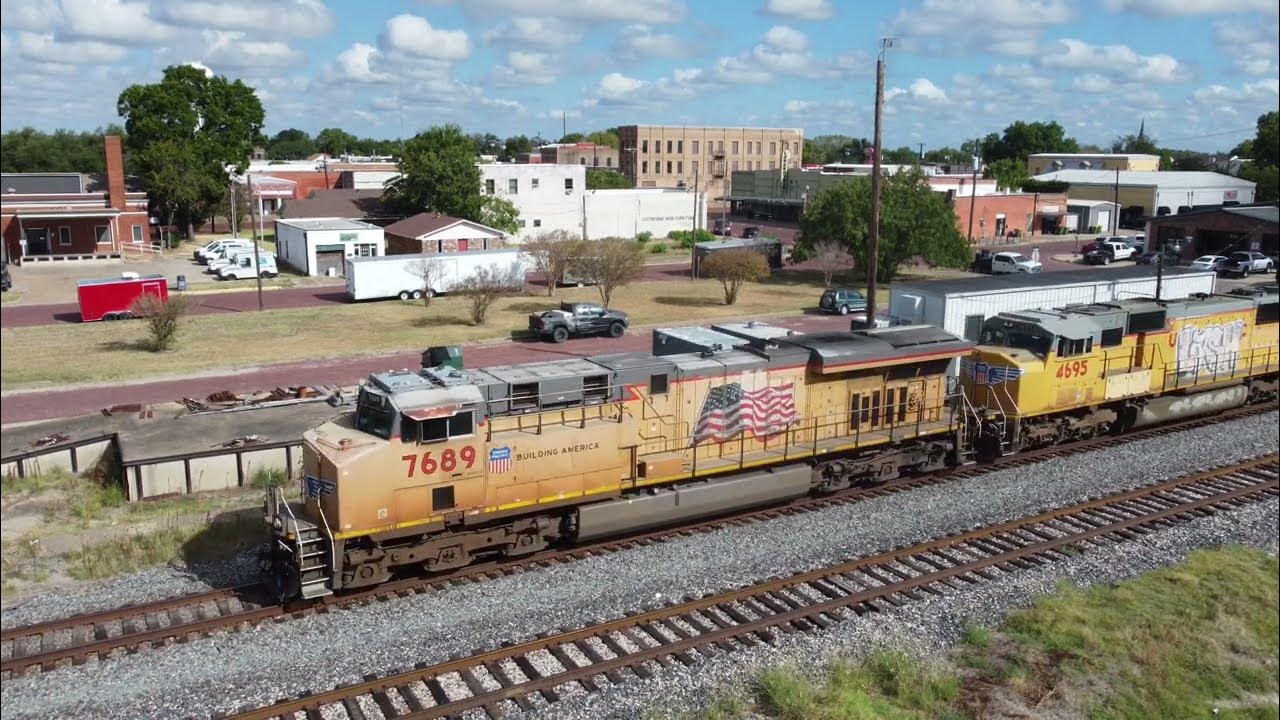 Southbound UP 7689/4695/KCS 4879, Intermodal Train, "Ennis Sub" Groesbeck, TX, 8-14-2022 - YouTube