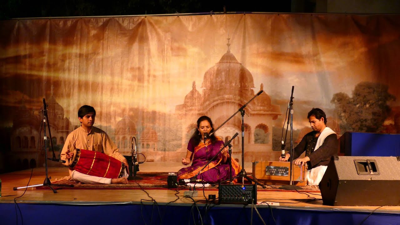 Raksha Rao Singing Kandena Govindana at ISKCON LA on Janmashtami 2015 ...