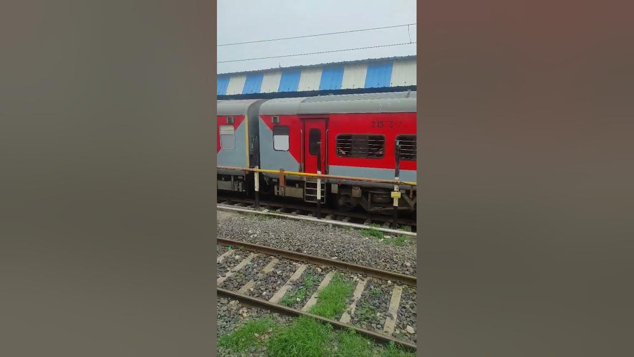 train-no-12566-arriving-at-samastipur-junction-railway-samastipur