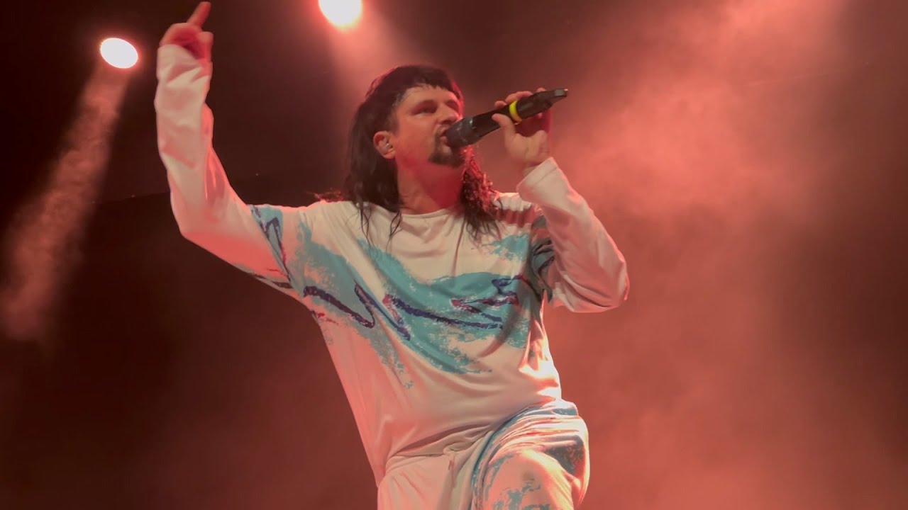 Oliver Tree - Miss You (Istanbul, 2022) - YouTube