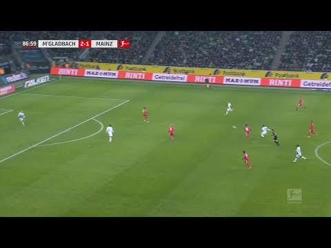Florian Neuhaus scores *inch-perfect* 40-yard lob in Bundesliga