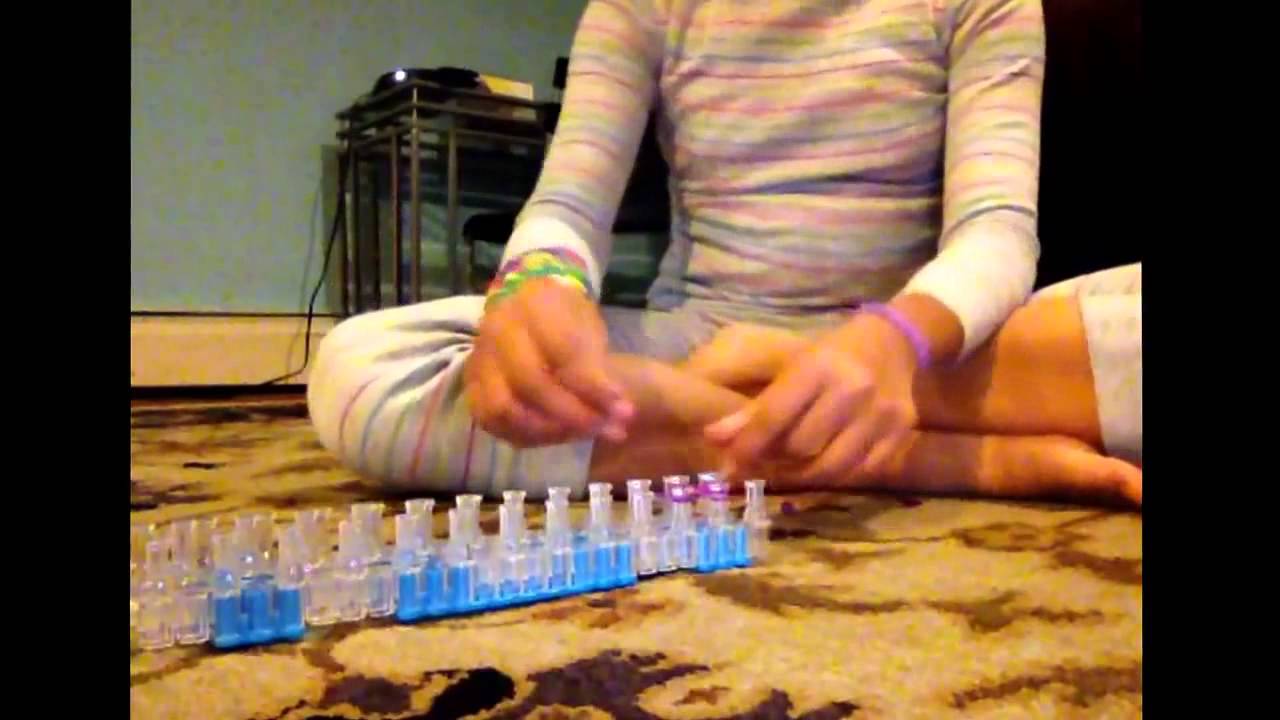 Rainbow Loom® Single Chain Bracelet - Lesson 1 New - YouTube