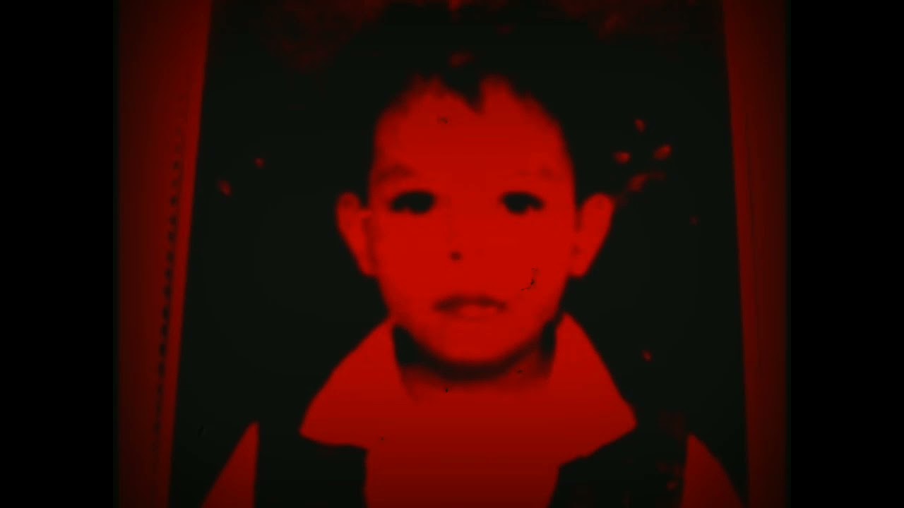 "Red Boyz" (เด็กชายสีแดง).... - YouTube