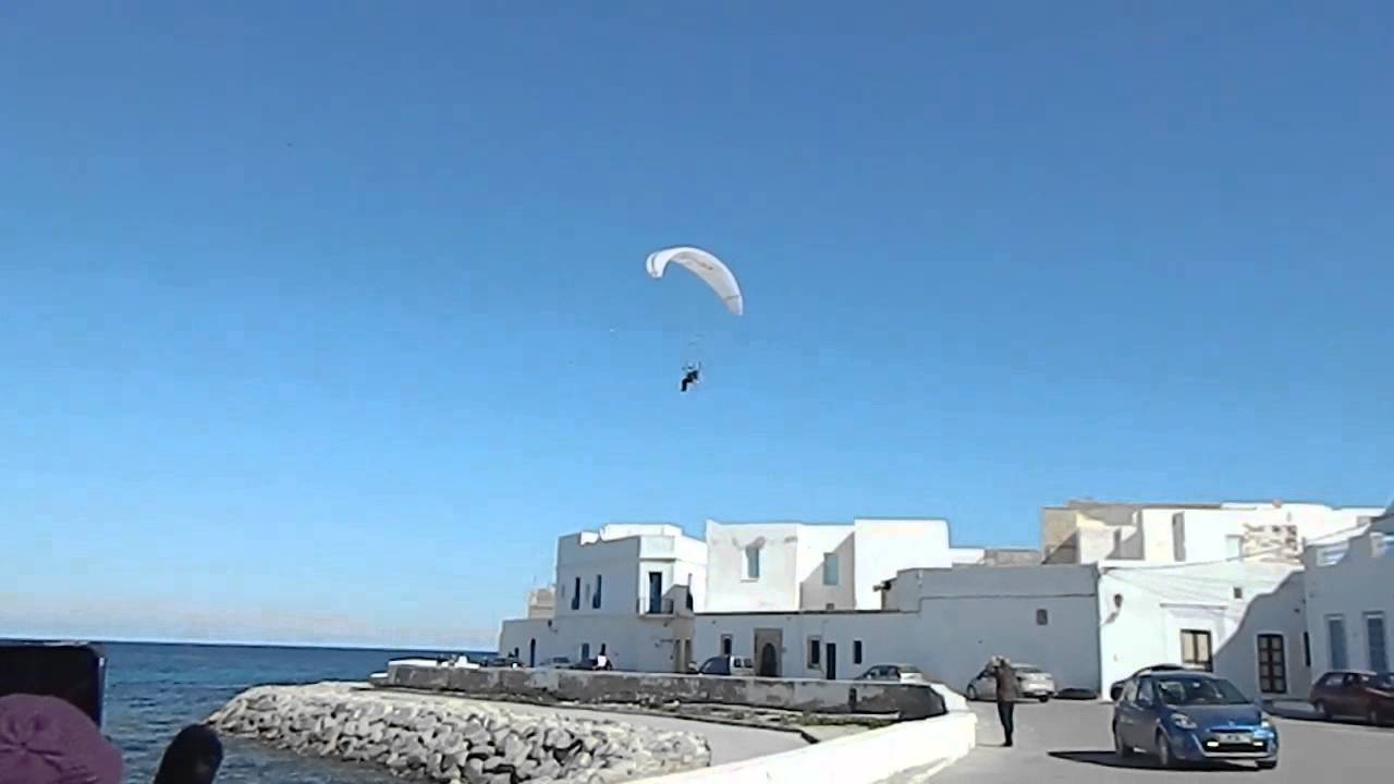 Paramotoring champion, Pascal Vallée, in Mahdia - YouTube