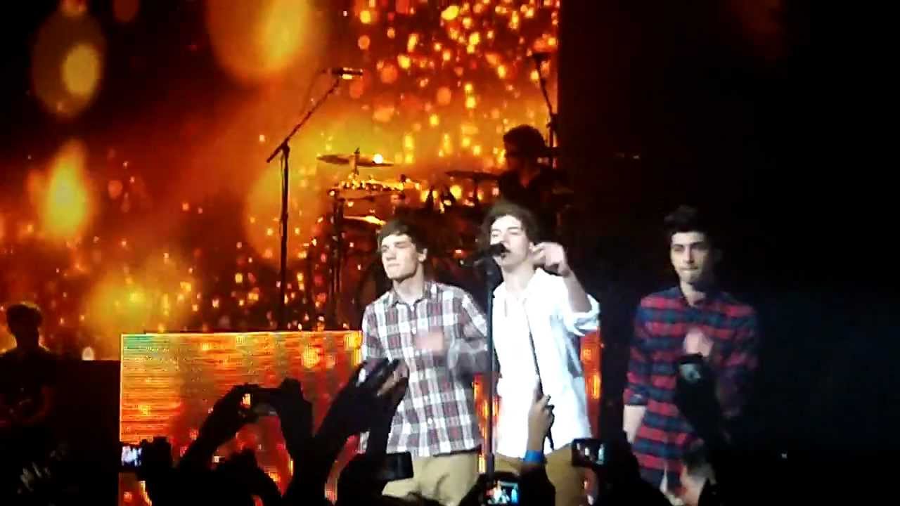 One Direction | What Makes You Beautiful (PIGGY BACK RIDES AND BOY BAND ...