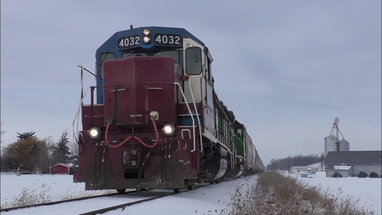CF&E Grain locals CF&E 3883 & IORY 4032 in the snow - YouTube