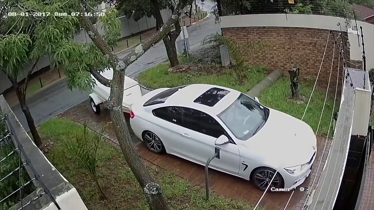 Day light robbery in south Africa - YouTube
