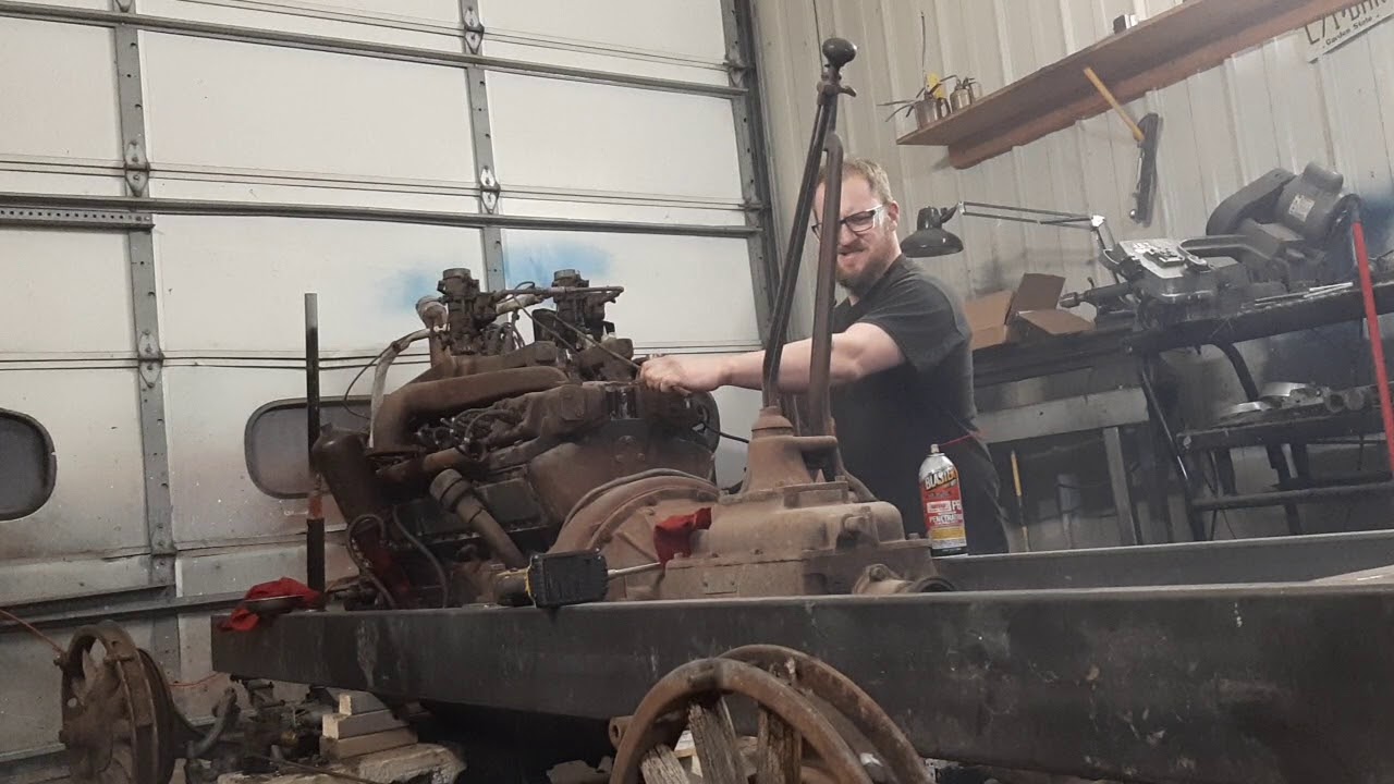 1938 American LaFrance v12 model j first start - YouTube