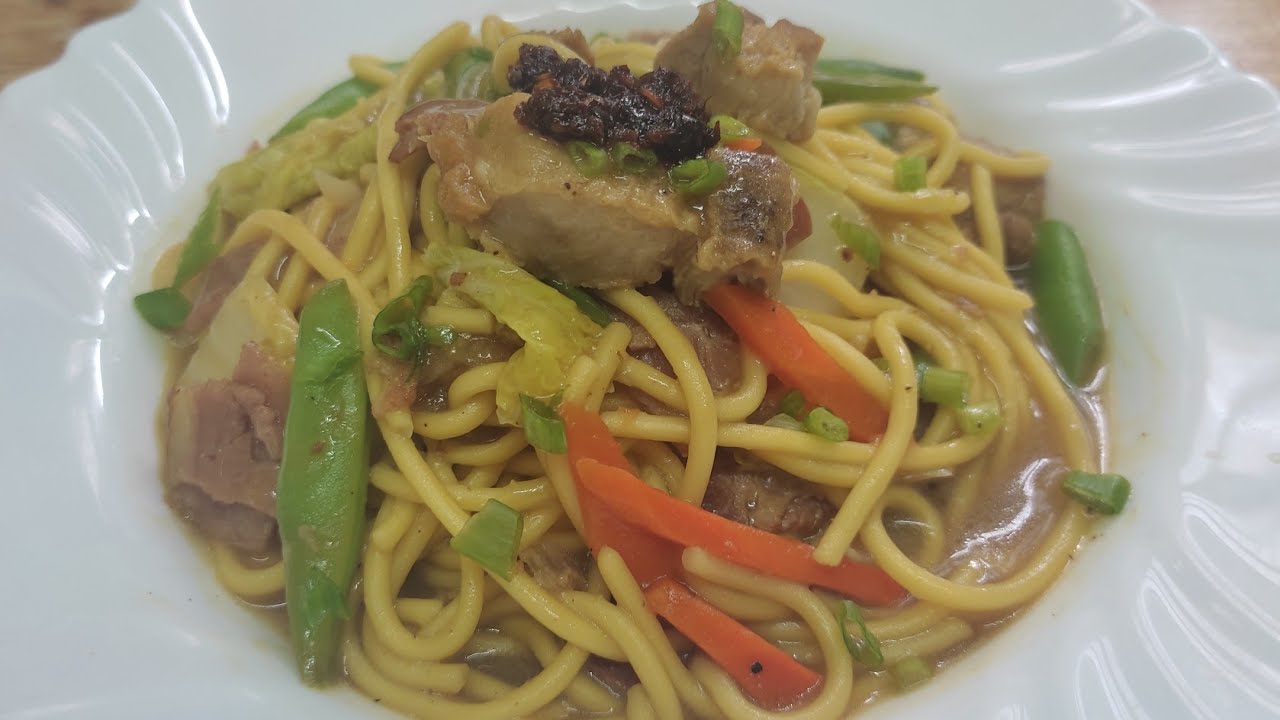 Ma-Sauce na Fresh Pancit Canton | Simple pero nakakatakam - YouTube