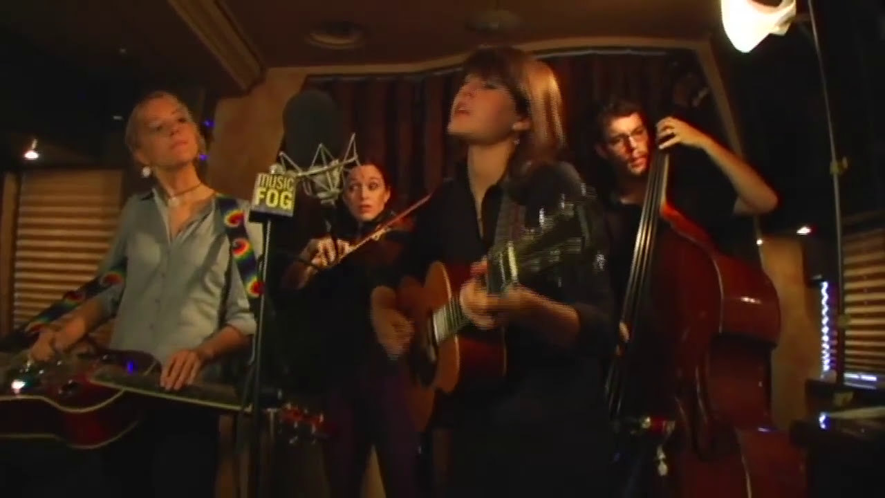 The Lovell Sisters "I Belong To Love" - YouTube