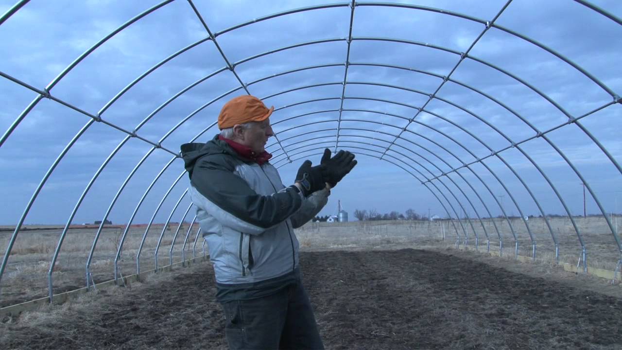 Puting up rafters on a hoop house - YouTube