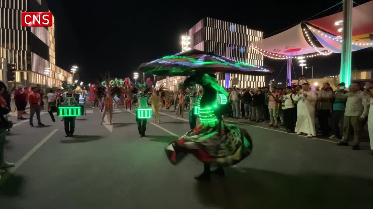 World Cup winners' gallery and parade attract fans in Lusail - YouTube