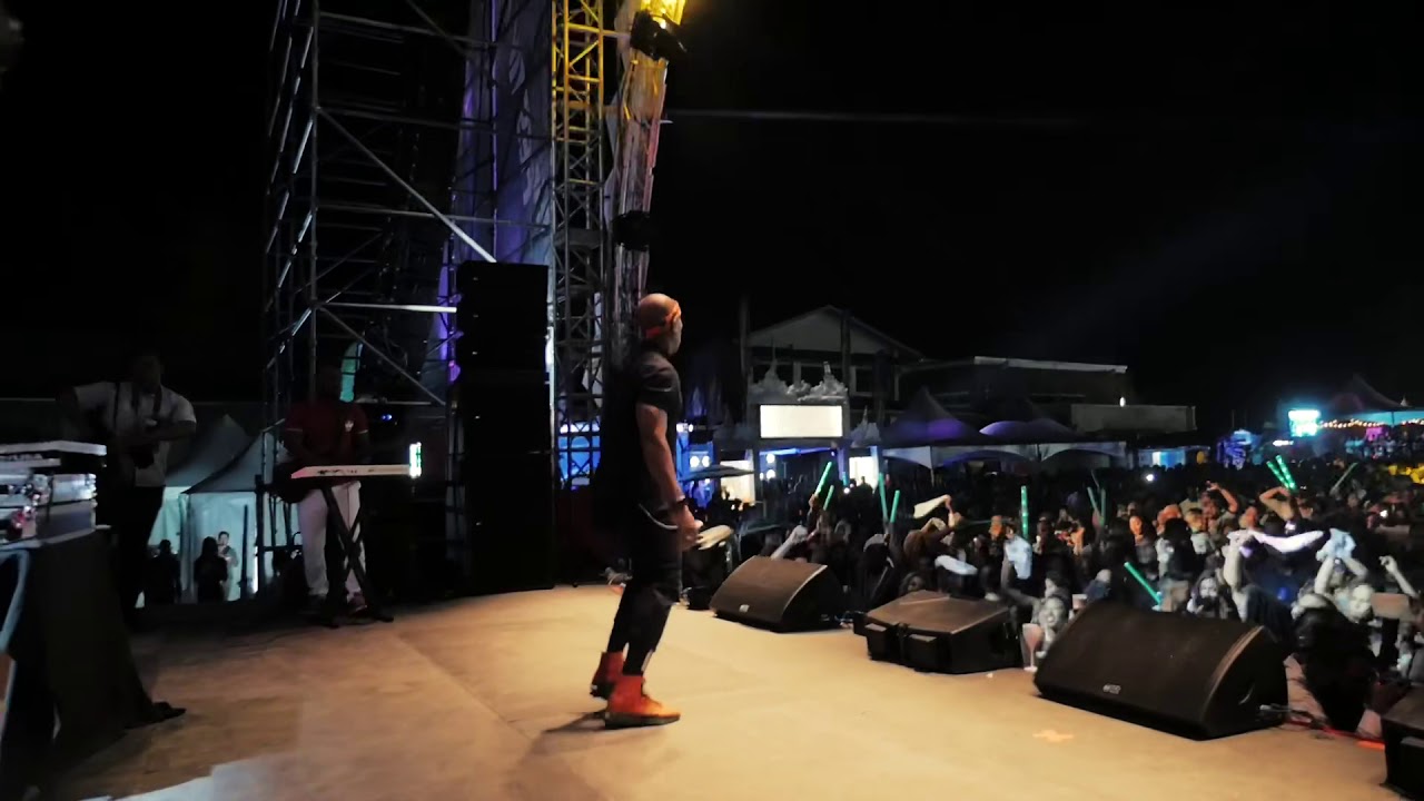 A Team Band Live at PREStige 2019 🇹🇹 - YouTube