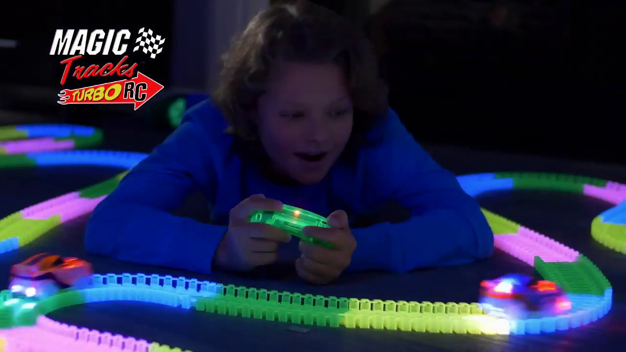 Circuit de voitures Magic Tracks Turbo RC - M6 Boutique - YouTube