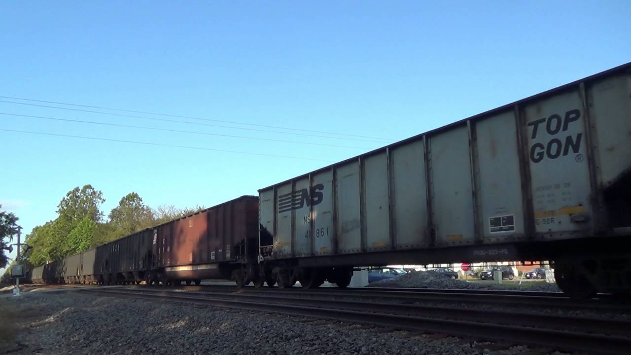 NS 8348 (GE C40-8W Ex CR) Leads NS 823 - YouTube