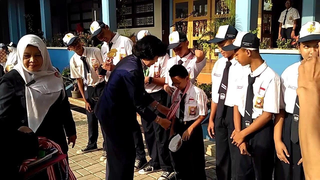 Pembagian Sertifikat dan Piala kpd Peserta Didik Peraih Juara SMPN 160 ...