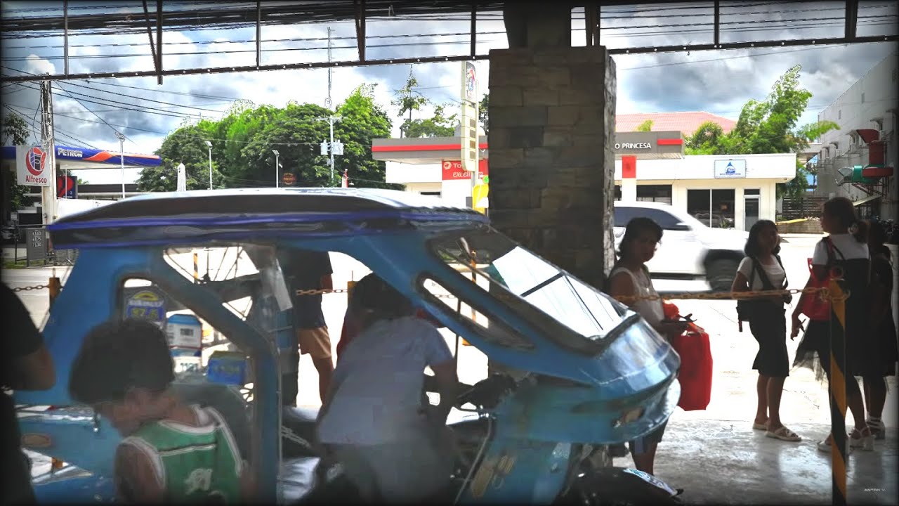Philippines, Palawan, tricycle ride from Robinson to SM - YouTube