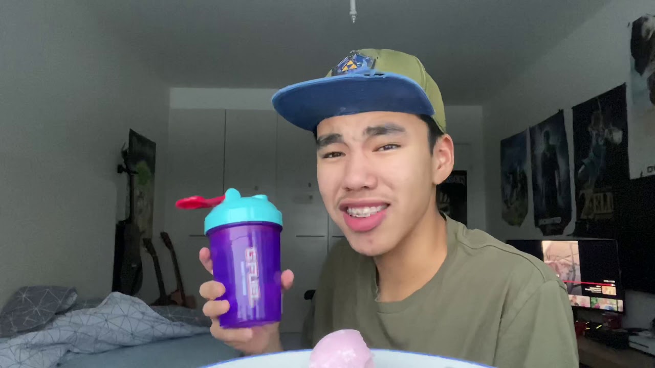 Trying mochi for the first time - YouTube