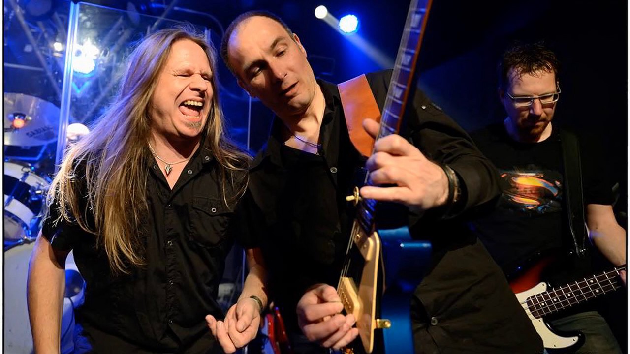 The Box Live - YouTube