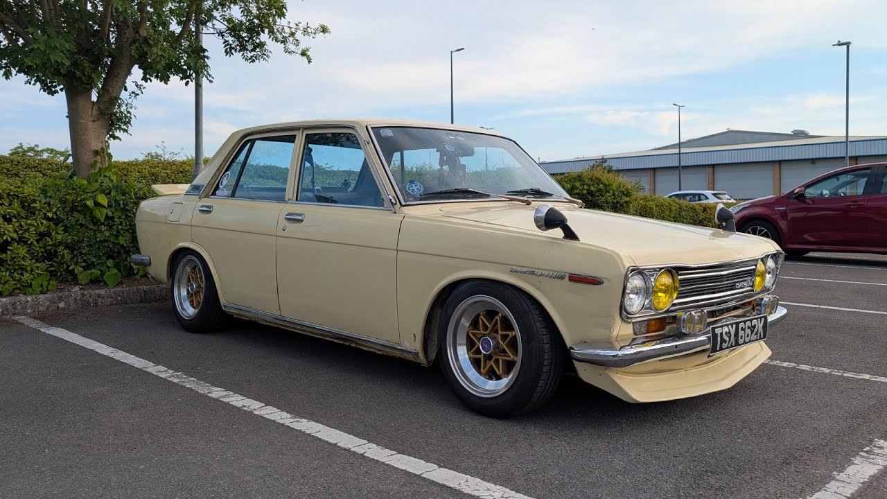 Installing Speedhut Gauges In My Datsun 510 - YouTube