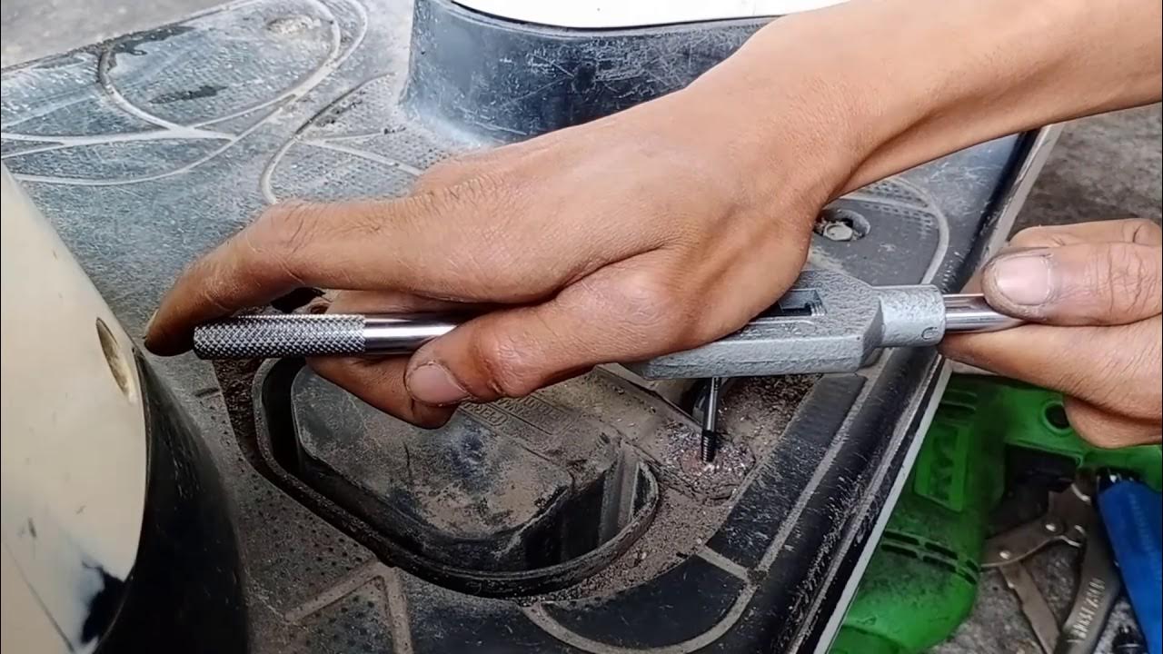 Tutorial cara membuka baut yang dol kurang dari 10 menit #servicemotor #service #bengkellombok ...