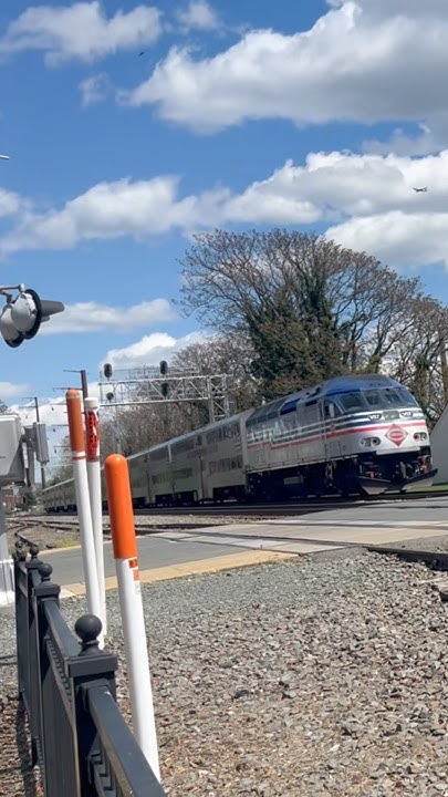VRE 325 arrives Manassas #vre #trains - YouTube