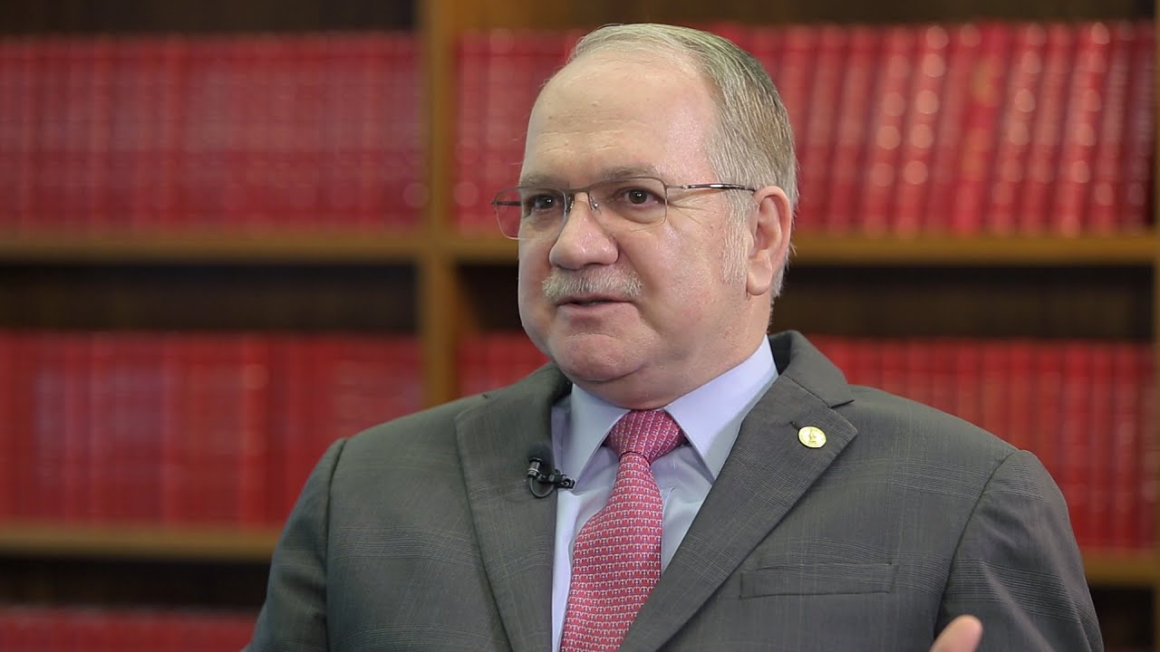 Edson Fachin: Valorizar primeira instância agiliza a Justiça - YouTube