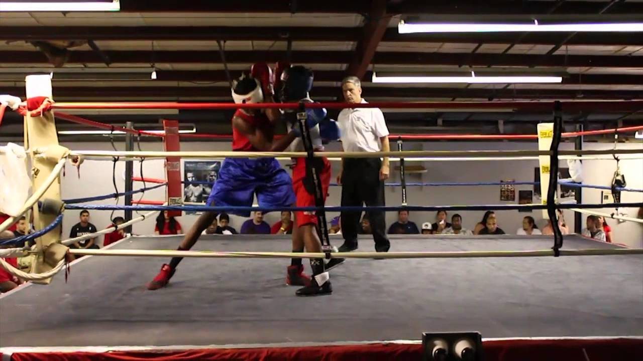 Michael Montgomery at Off The Ropes Boxing 1 JUN 2013 - YouTube