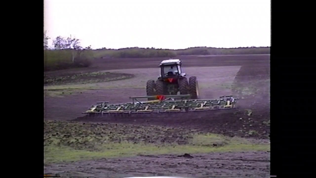 Spring time seeding in Saskatchewan using John Deere equipment - YouTube