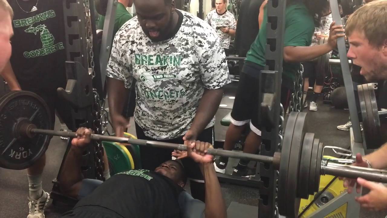 Tre'Shown Fields Bench PR - 305 - YouTube