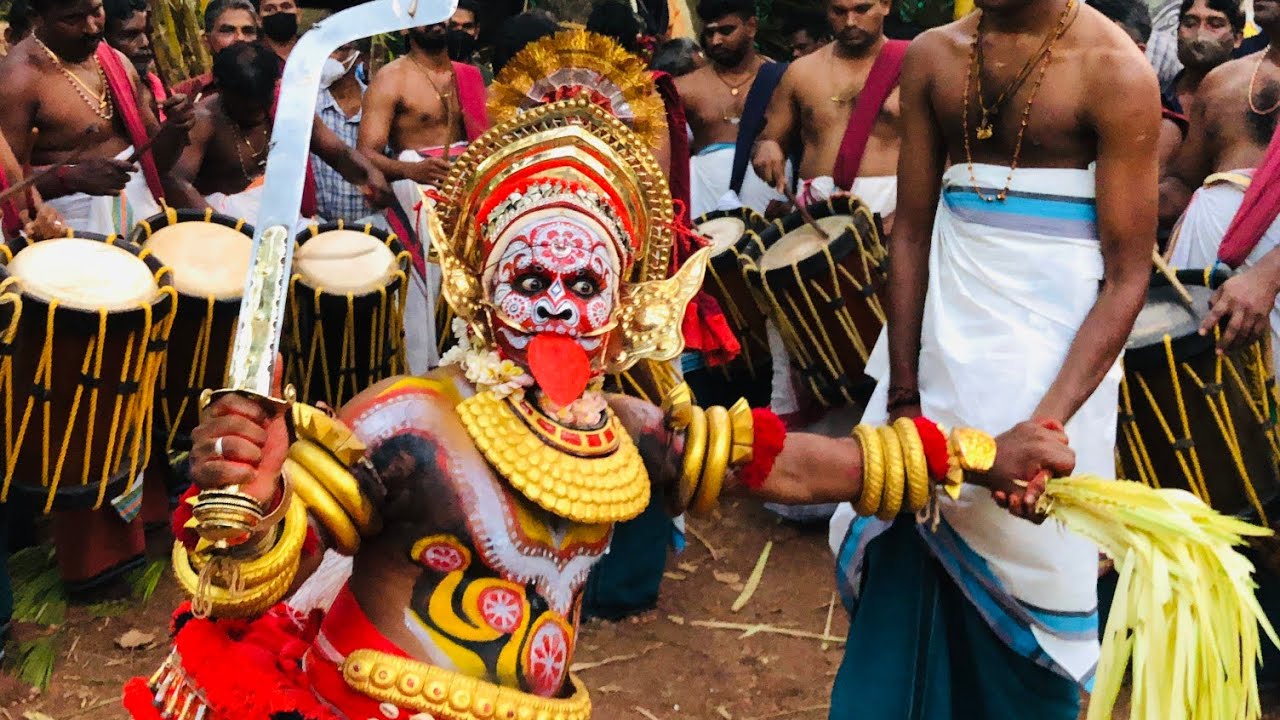 ഭഗവതി തിറ | Baghavathi Thira |പുല്ലാട്ട് ശ്രീ ഭഗവതി ക്ഷേത്രം കുരുവട്ടൂ ...