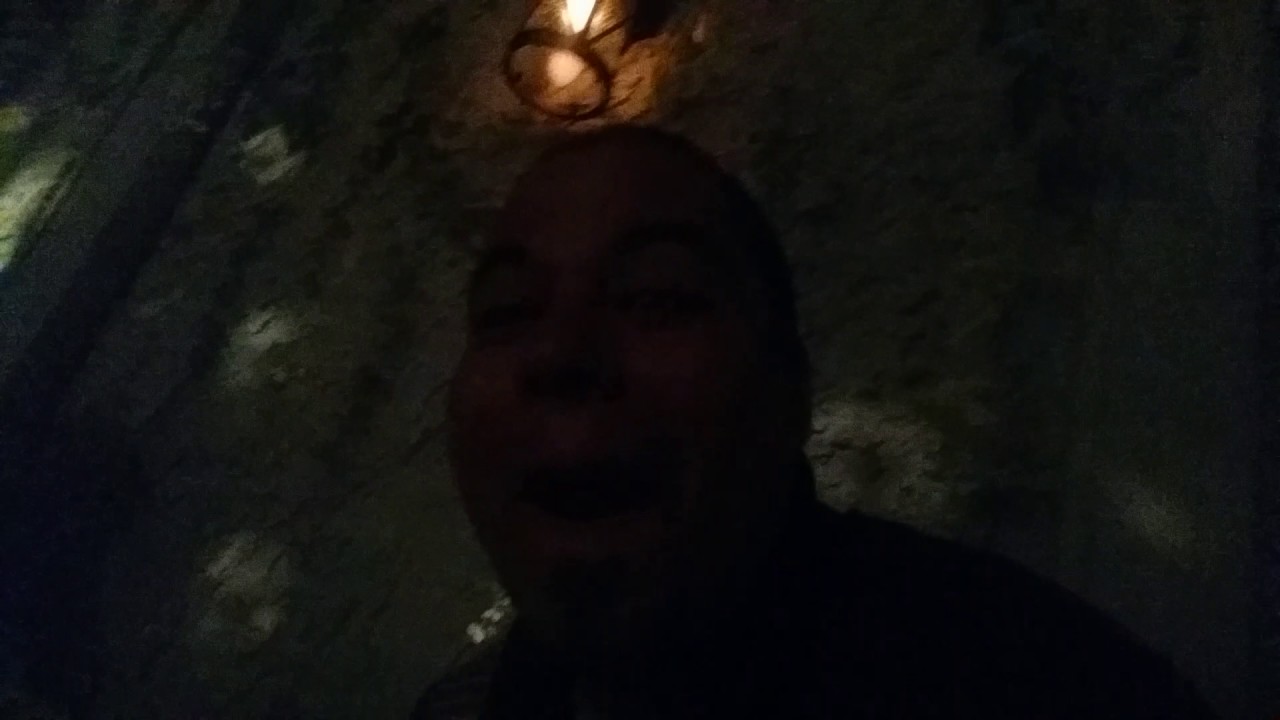 Bien borracho riendose como maniatico en la barra - YouTube