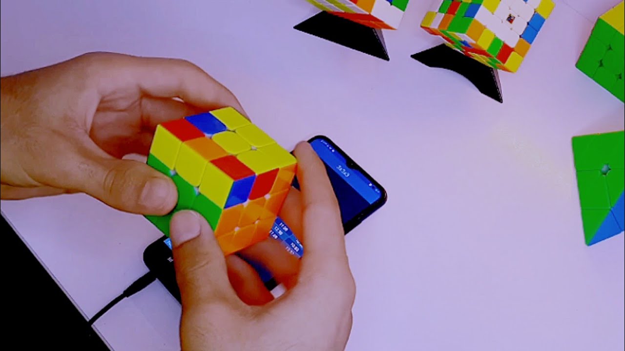 Solve a professional example of solving a Rubik's cube for a record ...