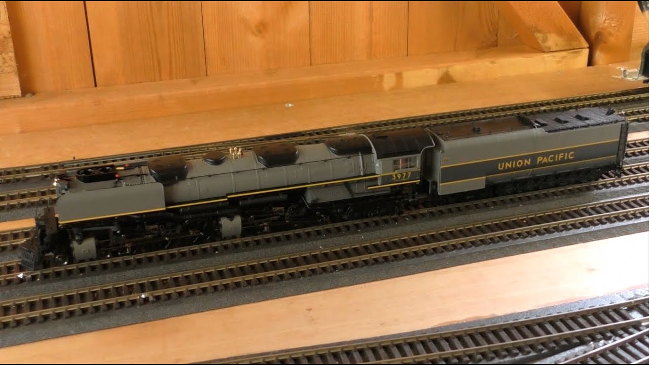 Union Pacific review week | MTH 4-6-6-4 Challenger #3977 HO - YouTube